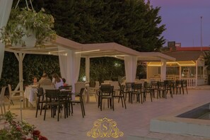 Bar à beira da piscina