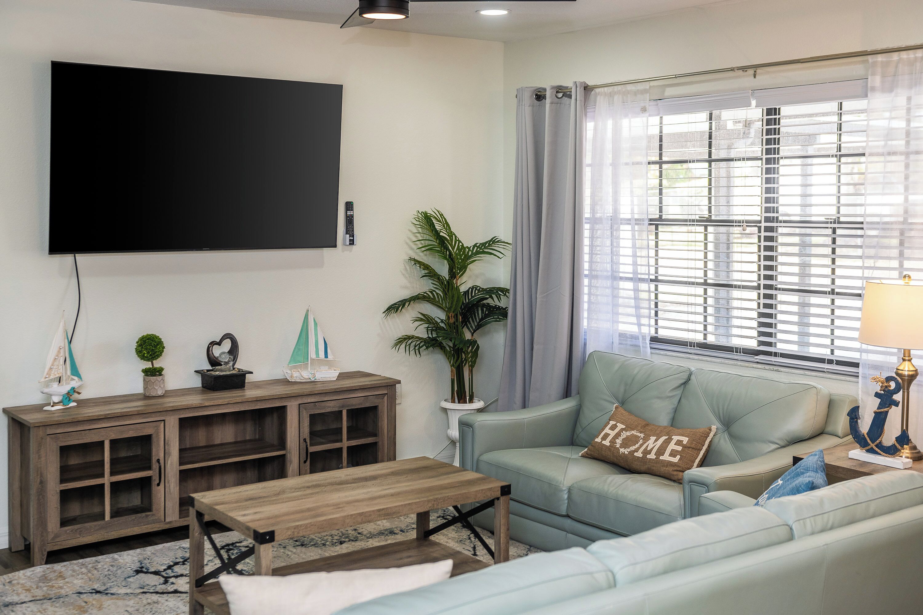 Carefree Cove On Lake Connie - With Hot Tub! 15 Mins To Legoland - Winter Haven