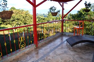 Quarto casal ou duplo superior, sacada, vista para a montanha | Wi-Fi de cortesia