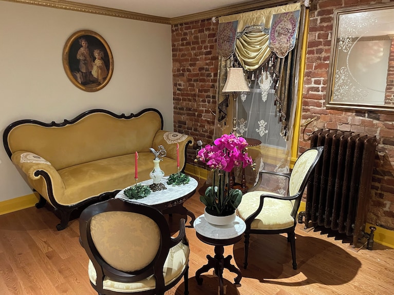 Step Back In Time And Experience The Elegance Of Victorian Era. - Reading, PA