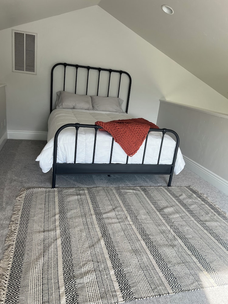 Gated Full Loft Apartment Located In The Heart Of Midtown!! - West Sacramento, CA