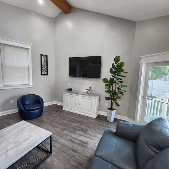 Large Family Fun, 6br / 3 Bath, Pool, Hottub, Fenced Yard - Cape May, NJ