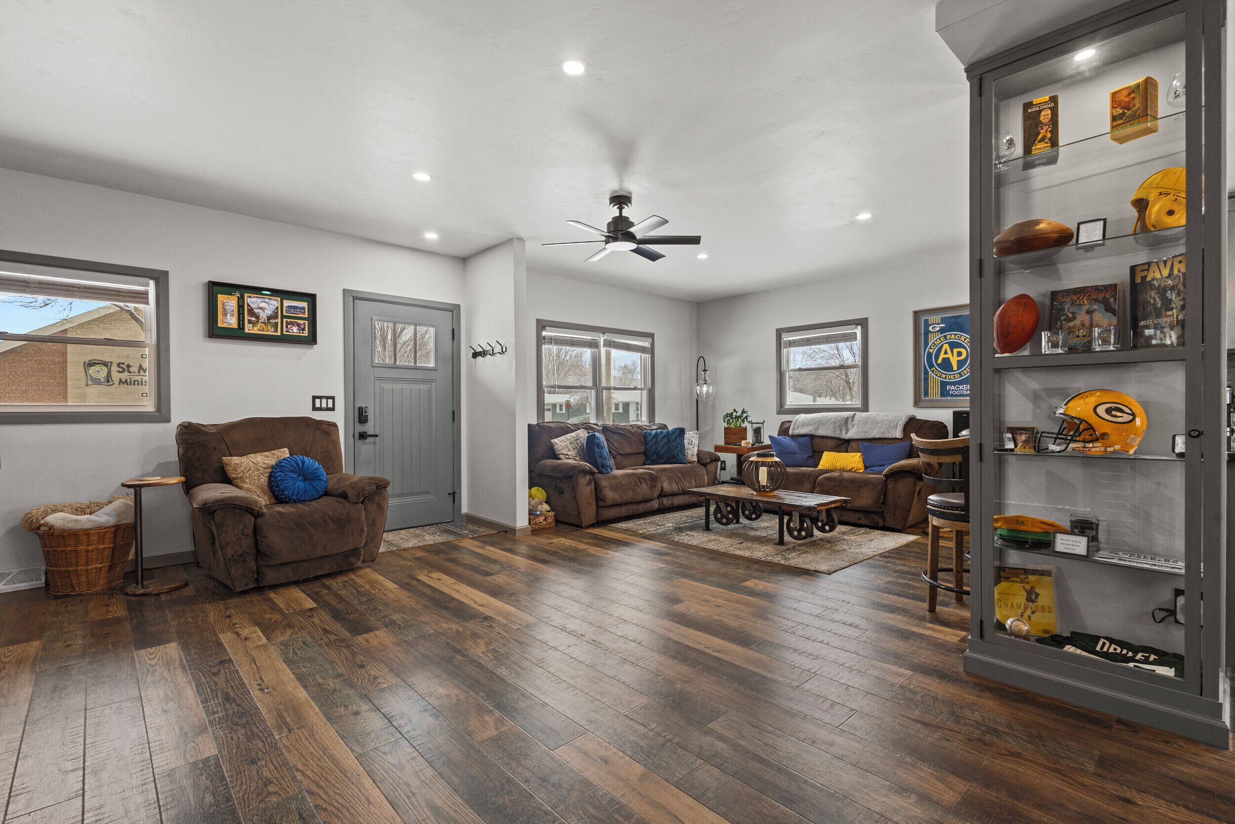 Lambeau Legends I - Brand New 4 Bedroom, 2.5 Bath 0.3 Miles To Lambeau Field! - Lambeau Field - Green Bay