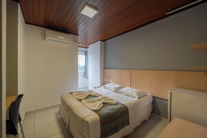 Quarto Duplo ou Twin Standard | Secretária, Wi-fi grátis, roupa de cama fornecida 