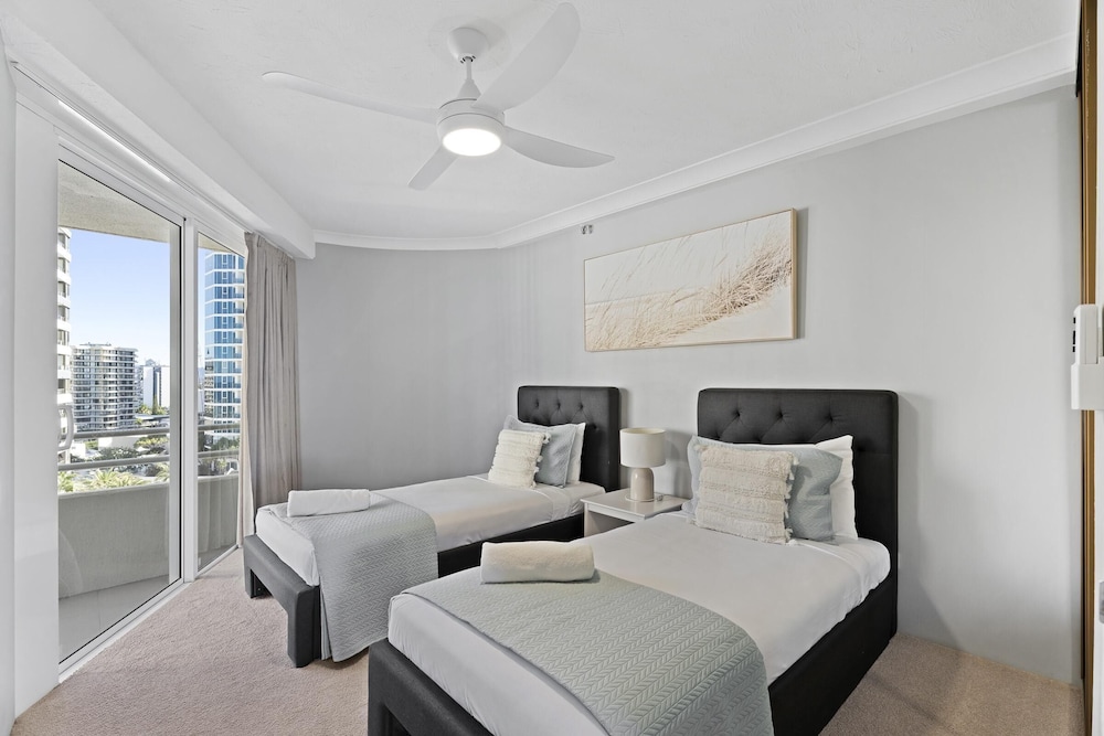 3 Bedroom OCEAN VIEW Unit at Zenith - Gold Coast | Vrbo