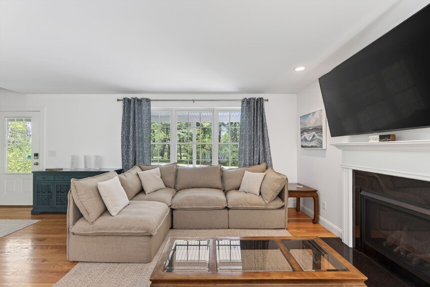 Spacious Pet Friendly-close To Beach And Town! - Kennebunk, ME