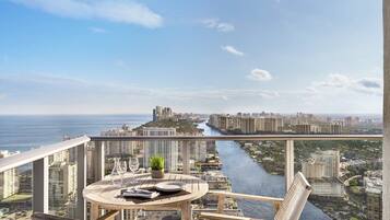 Apartamento em Condomínio Fechado, 1 cama king-size e sofá-cama, Vista para a cidade | Varanda