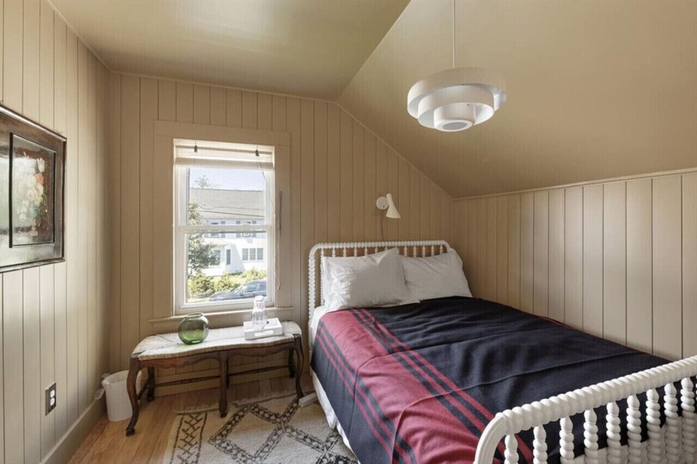 Monkey Puzzle Bellport Cottage - Bellport | Vrbo