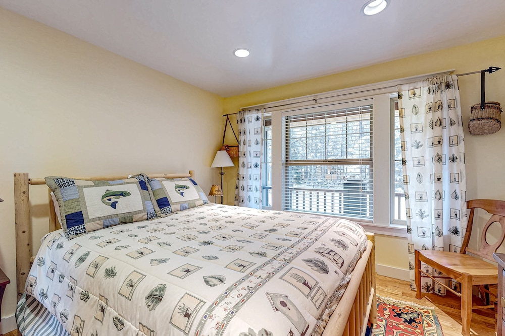 Spacious Family Home With Wraparound Deck, Gas Grill, And Resort Amenities - Sisters, OR