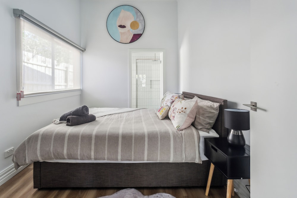 A Modern Coastal Stay In Dromana - Dromana