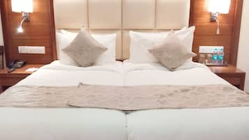 Quarto Twin Deluxe | Cofre no quarto, secretária