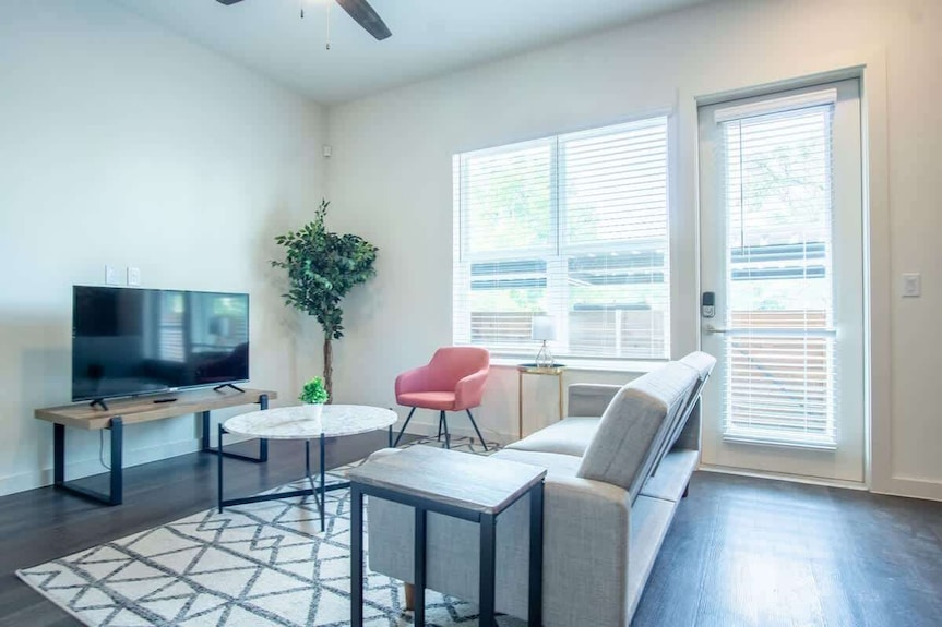Boulevard Stays Comfortable 1br Suite W Pool, Parking, Gym 02 - Dallas, TX