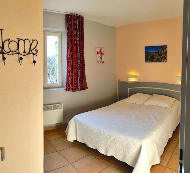 Appartement Au 1er éTage D'un Bastidon Situé Dans Une Résidence Avec Piscine - Gordes