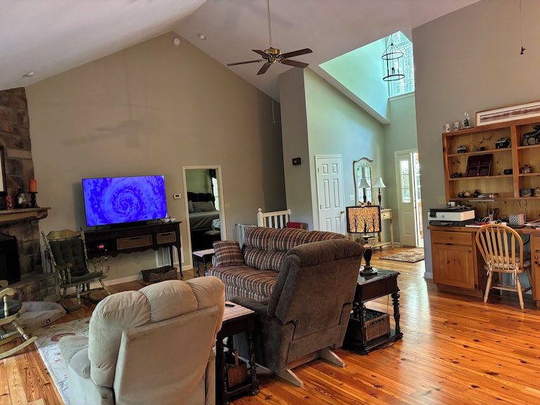 Happy Hideaway Family Friendly Home With Resort Amenities Available! - Sapphire, NC