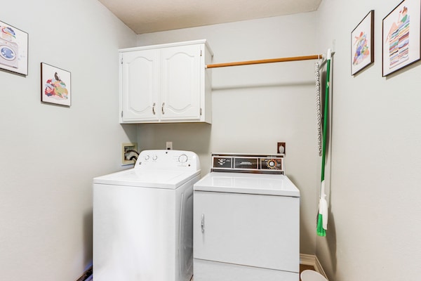 Hot Tub & Fire Pit: Holiday Island Getaway! - Table Rock Lake