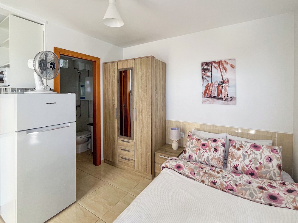 City Center Coastal Studio, Ocean View, Pool, Wifi - Corralejo