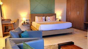 Cofres nos quartos, escrivaninha, espaço de trabalho para notebook