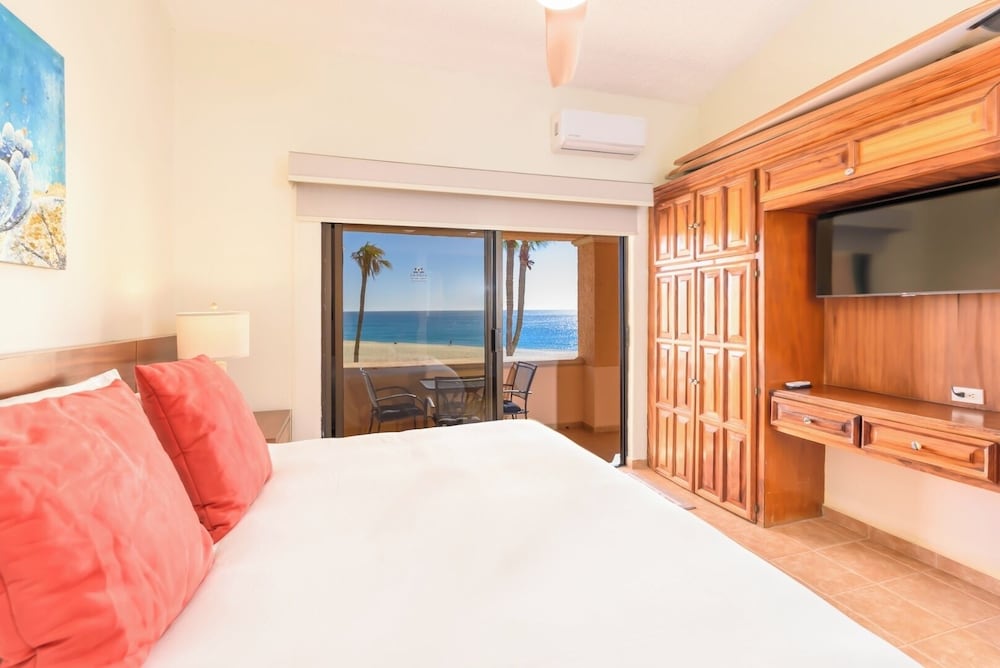 Newly Remodeled, Great Views, Beachfront! - San José del Cabo