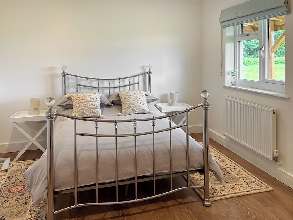 2 Bedroom Accommodation In East Brent - Weston-super-Mare