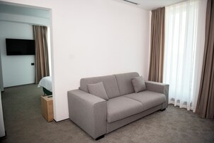 Suíte premium, vista para a cidade | Roupas de cama de algodão egípcio, roupas de cama premium, escrivaninha