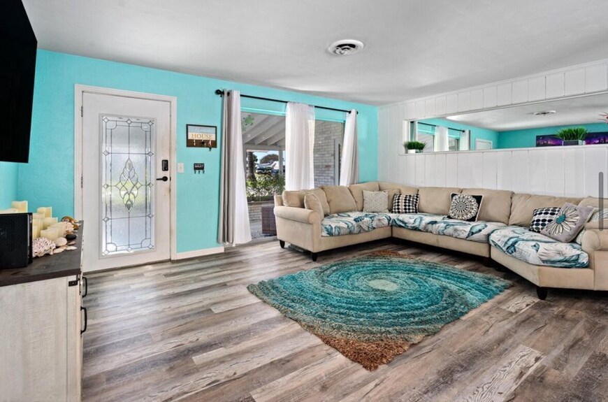 Pool Oasis W/ Guest Cottage 2 Blocks From Beach - Daytona Beach, FL
