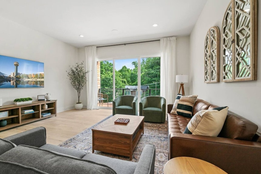 Idlewood Suites ~ 3-story West Knoxville Suite #3 - Knoxville, TN