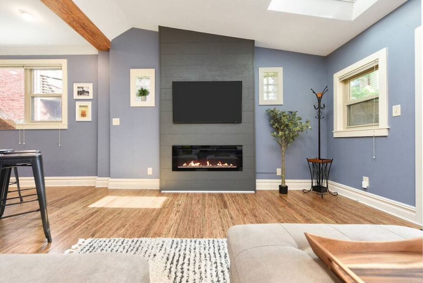 Hostwise Stays Fire Pit Evenings, Hot Tub, Prime Location & Parking - Pittsburgh