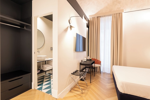 Tripla Luxury | Cofre no quarto, secretária, quartos insonorizados