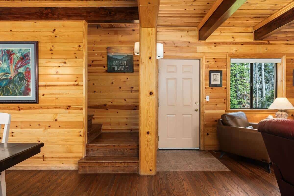 Black Diamond | Family & Pet-friendly Cabin Near Huntington Lake - Huntington Lake, CA
