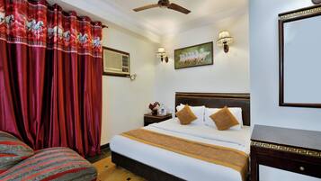 Quarto Deluxe, Vista para a cidade | Cofre no quarto, secretária, quartos insonorizados, Wi-fi grátis