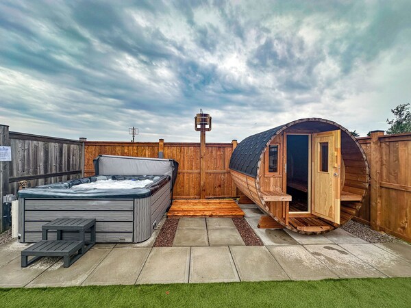 Cavendish Bosom Buddies Cottage Resort - Prince Edward Island