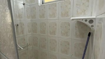 Toalhas de banho, papel higiênico