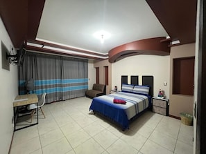 4 quartos, secretária, Wi-fi grátis 