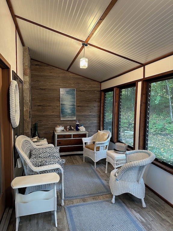 Spacious Secluded Lakehouse - Center City, MN