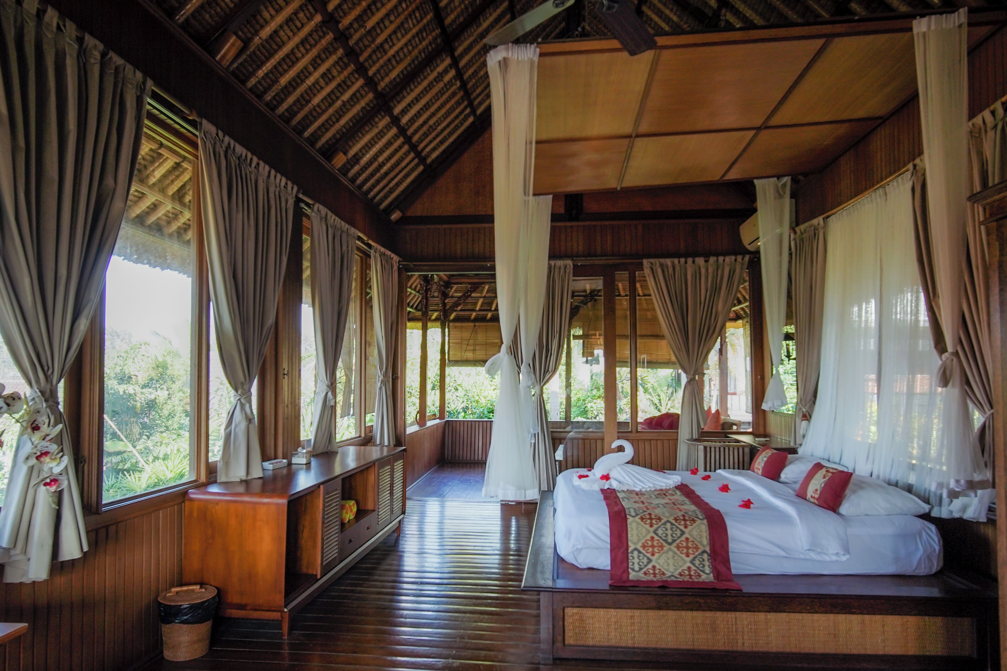 Villa, 2 quartos, vista para o jardim | 2 quartos, minibar, secretária, Wi-fi grátis 