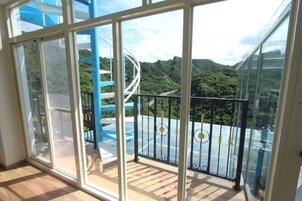 Villa Premier, varanda, vista para a montanha | Secretária, secretária adequada para computadores portáteis 