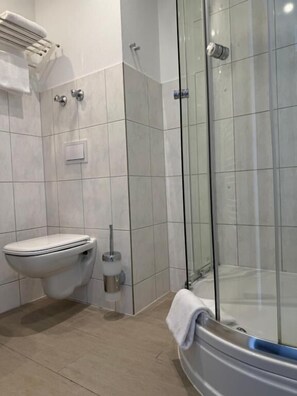 Roupas de cama premium, escrivaninha, quartos à prova de som