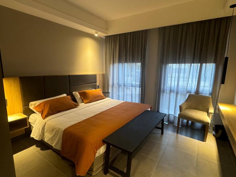 Quarto Clássico com Cama de Casal | Quartos insonorizados, Wi-fi grátis