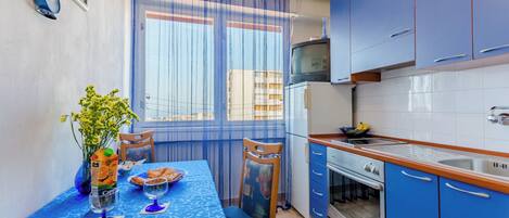 Estúdio (Studio Apartment Ecija (ST)) | Cozinha privada | Um frigorífico