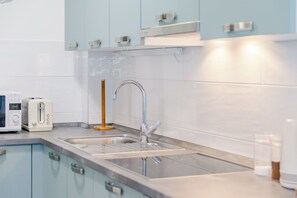 Apartamento (Two Bedroom Apartment with Balcony (M) | Cozinha privada | Um frigorífico