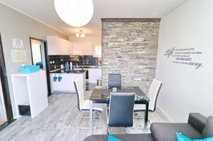 Apartamento (Two Bedroom Apartment with Terrace an) | Sala de jantar