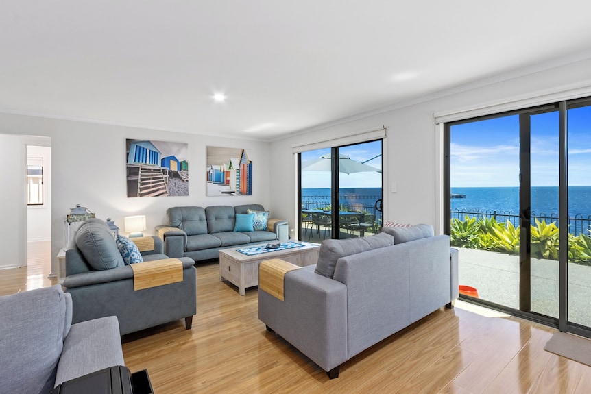 Sea La Vie - Absolute Beachfront! Amazing Sea Views! Off Peak Special! - 포트 빅토리아