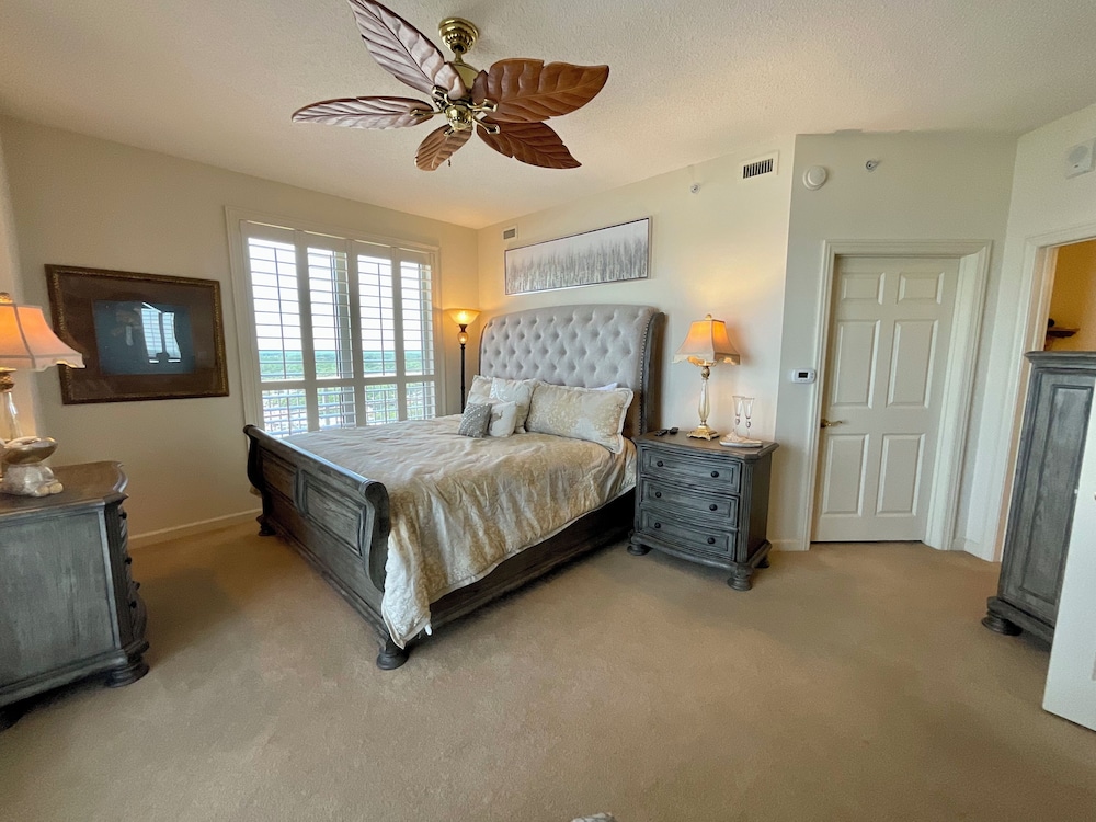 Corner oceanfront 16th floor beauty with full access to all resort ...