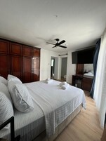 Quarto Triplo Standard, Vista para a cidade | Lençóis italianos Frette, roupa de alta qualidade 