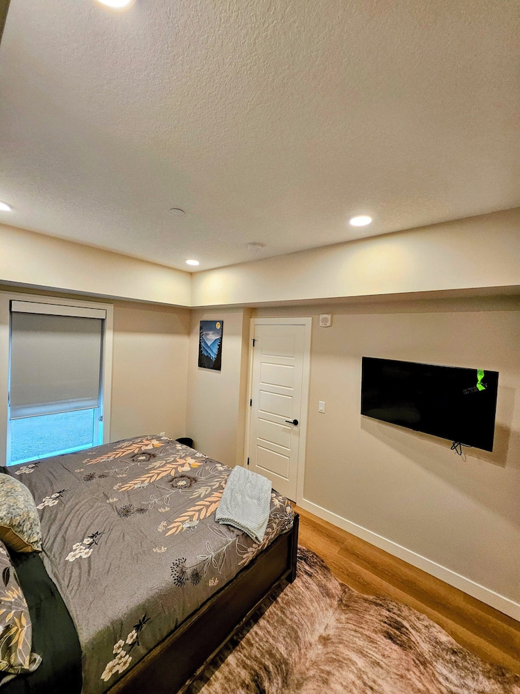 Escape To The Canadian Rockies Retreat! Large Family Sized Condo Near Canmore! - Canmore