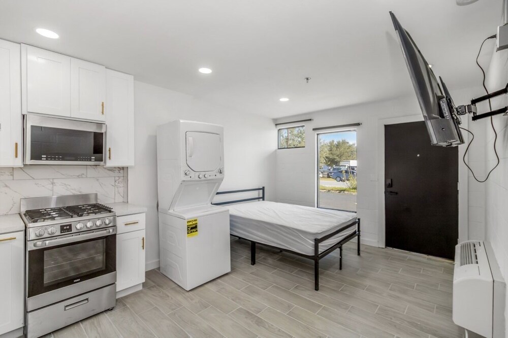 Executive Suite Apartment #1 - Pharr, TX