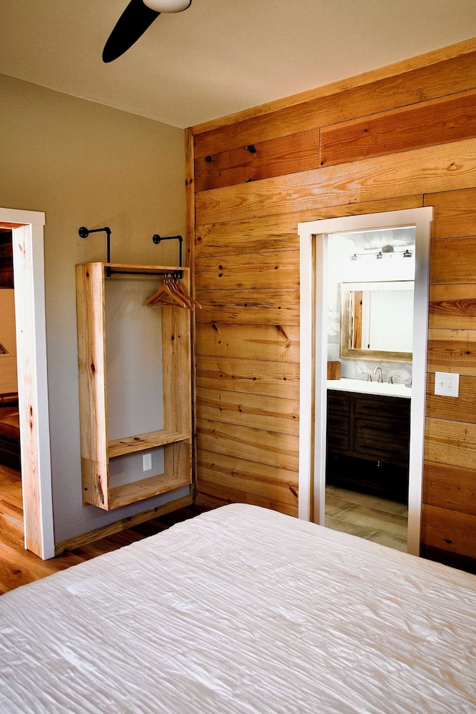 Serenity Barn, Cozy Barn-dominium With A Great Locatoin - Mooresville, NC