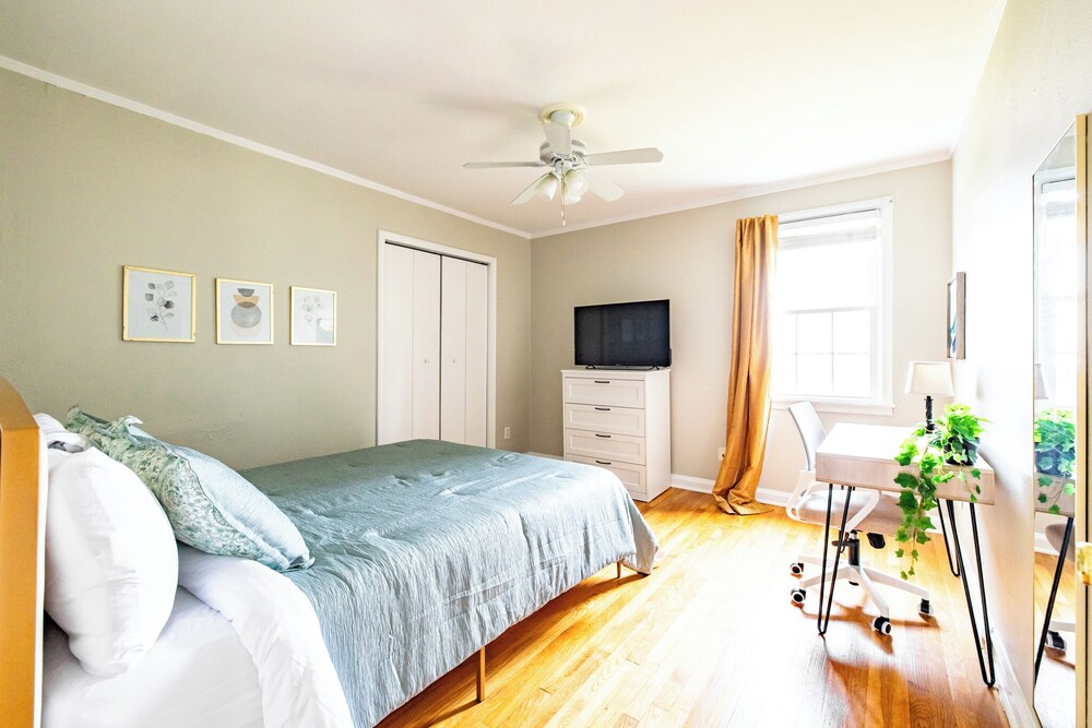 In-home fitness; Desk + TV in each bedroom - Memphis | Vrbo