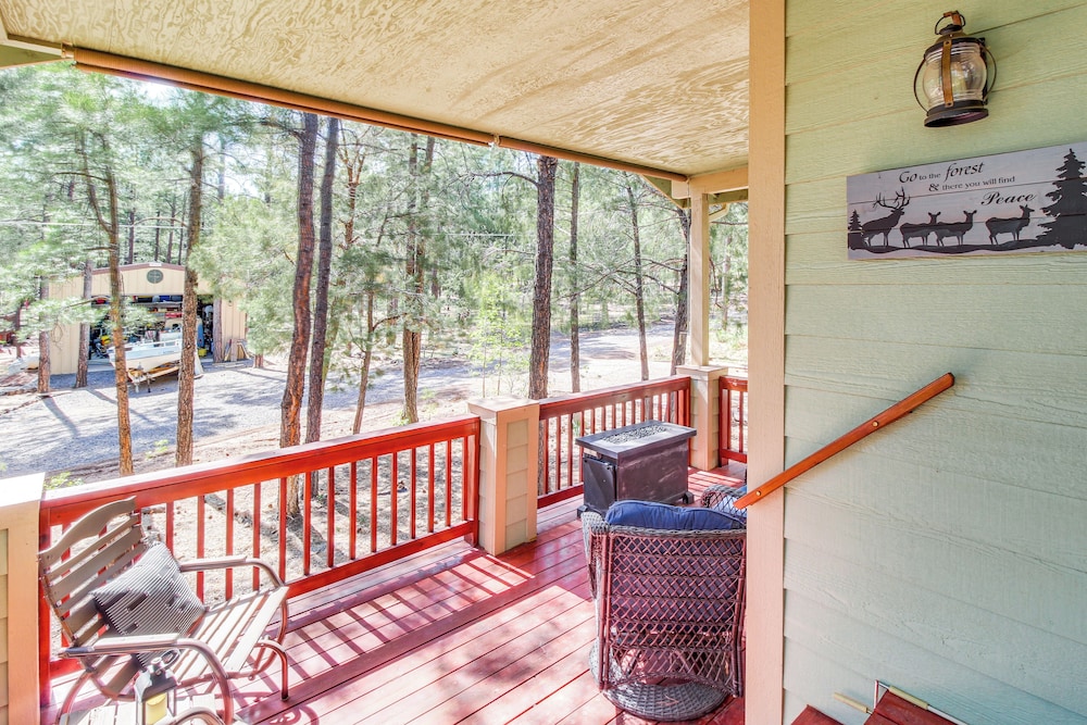 Walk To Rainbow Lake: Peaceful Cabin W/ Fire Pit - Pinetop-Lakeside, AZ
