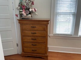 Quarto Deluxe, Vista para a cidade | Com decoração personalizada, com mobĂlia individualizada, secretĂĄria